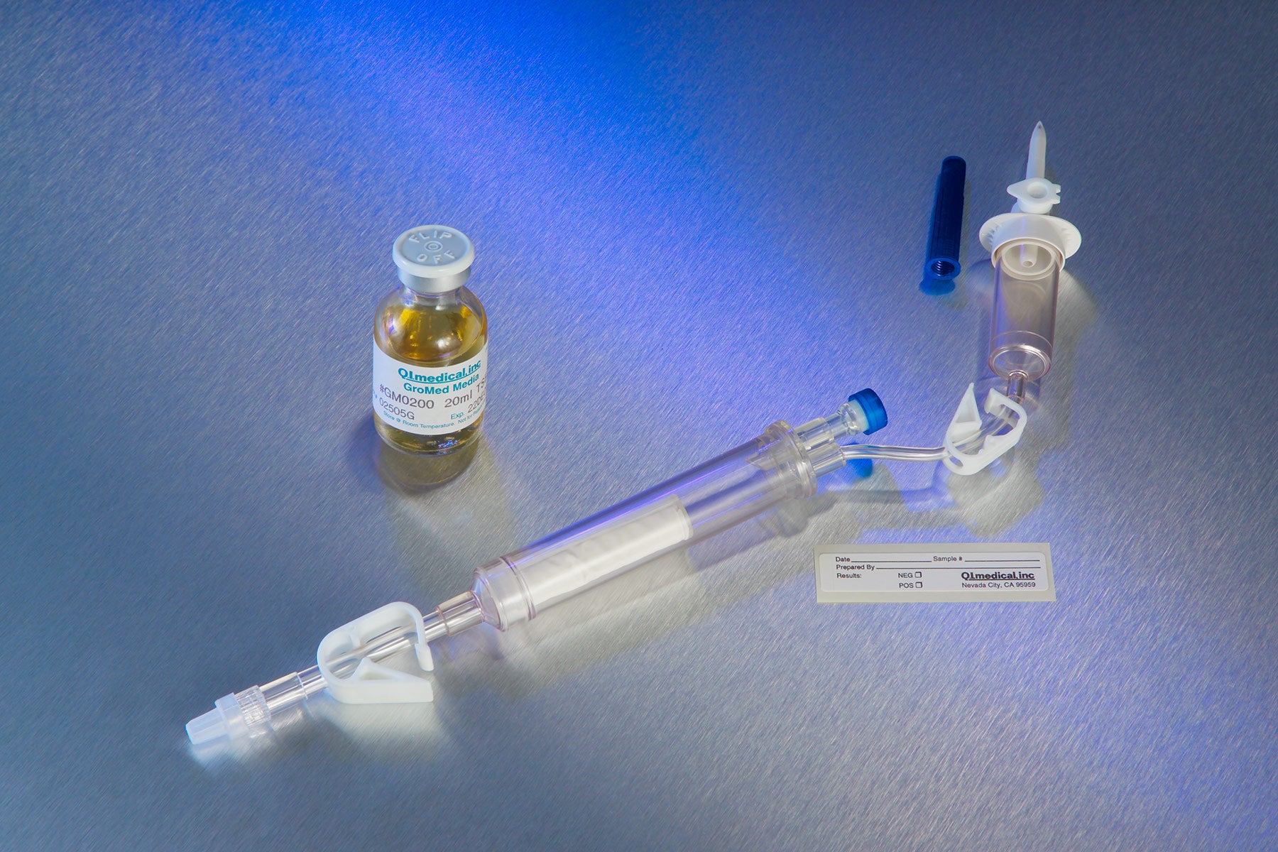 Universal spike inlet w/male luer lock outlet